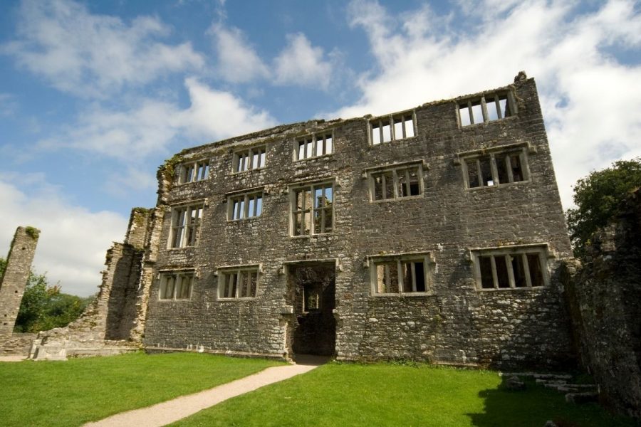 10 Haunted castles in England - Haunted castles in Great Britain